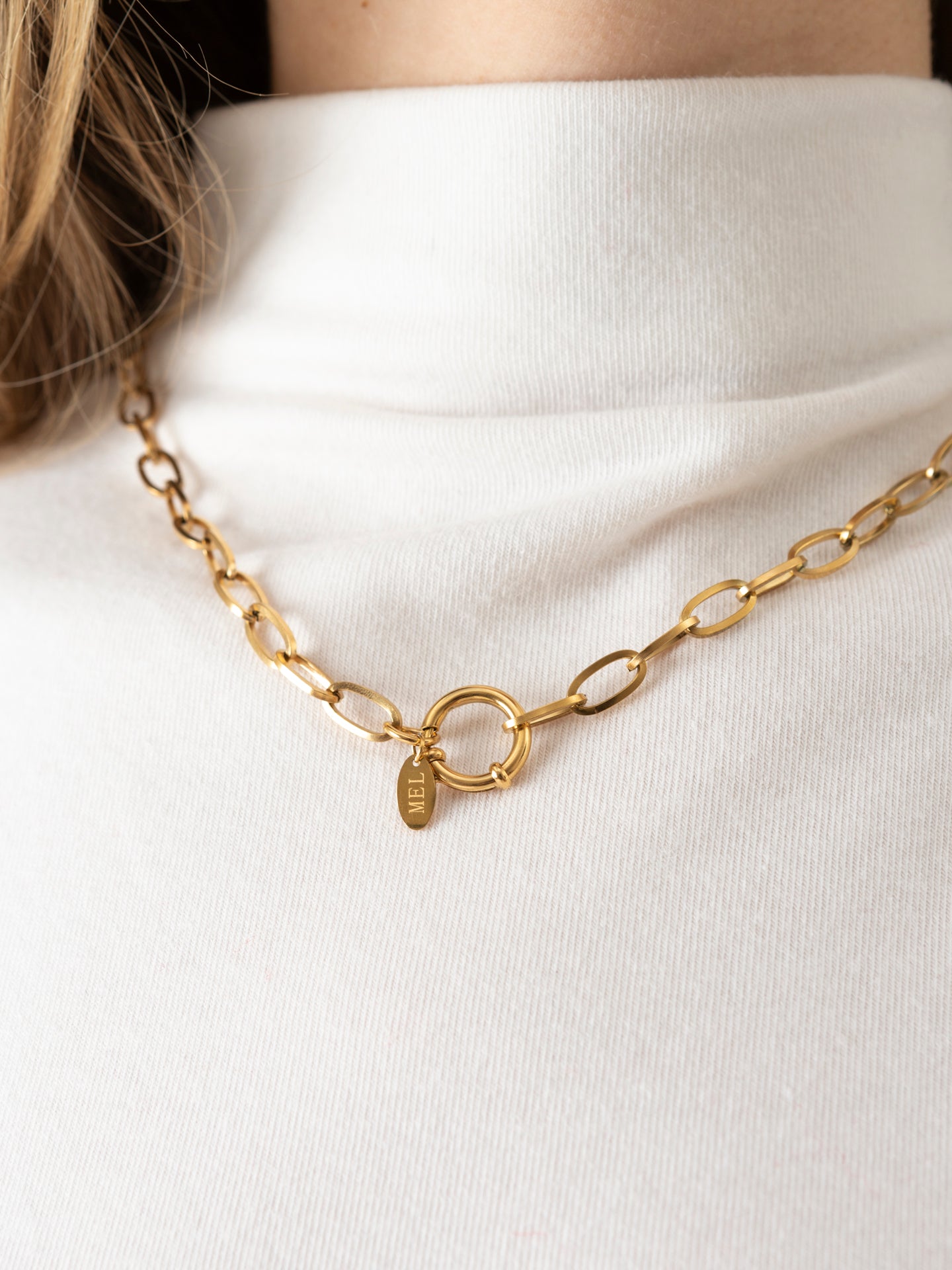 BIG CHAIN NECKLACE WITH CHARM LOCK – LEWIS & MELLY